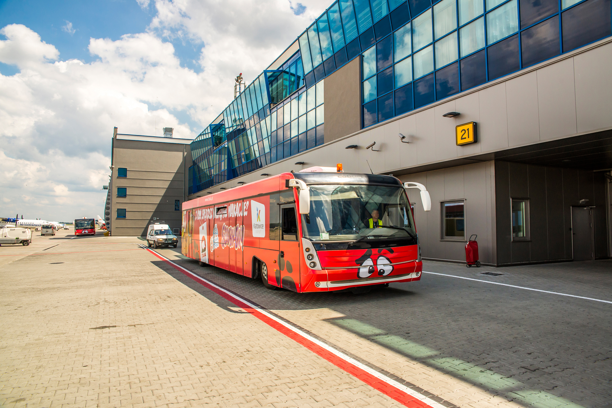 Do pobrania: Rozbudowa terminalu A w Katowice Airport | www.skanska.pl